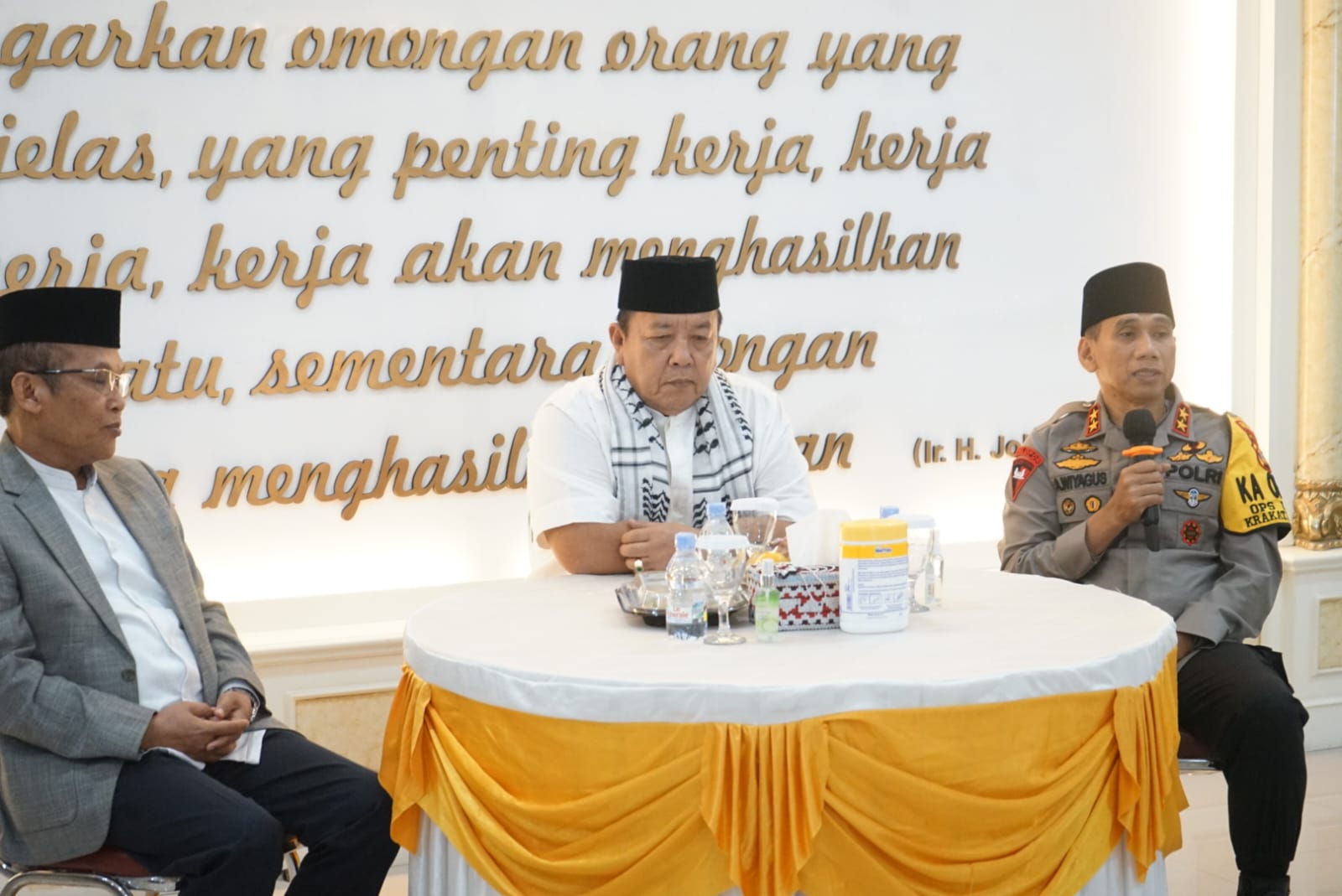 Kapolda Lampung jalin Komunikasi dengan masyarakat melalui Jumat Curhat Kapolda Lampung jalin Komunikasi dengan masyarakat melalui Jumat Curhat